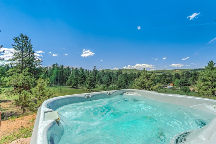 Pikes Peak Stunning Views! Hot Tub! Pet Friendly! - Woodland Park, CO