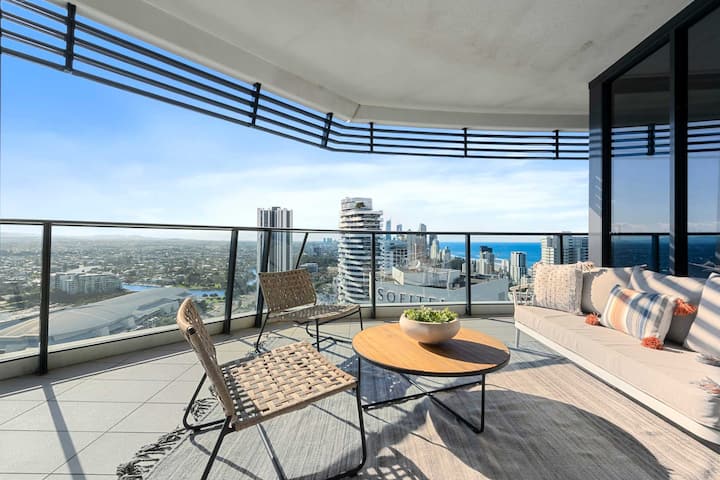 Superior 3 Bedroom Apartment - Expertly Styled - Broadbeach