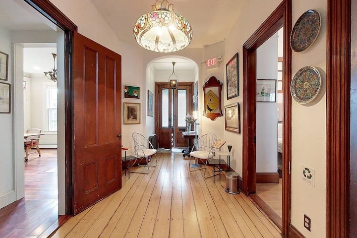 Austin House -  Victorian Era Inn - Newport, RI