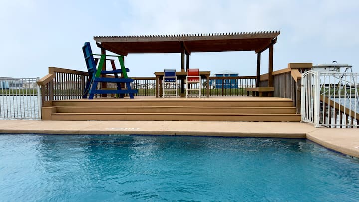 Condo W/canal Views, Pool, & Close To Beach! - North Padre Island, TX
