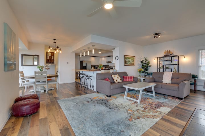 Chic Port Angeles Home W/ Oceanfront Balcony! - Port Angeles, Washington
