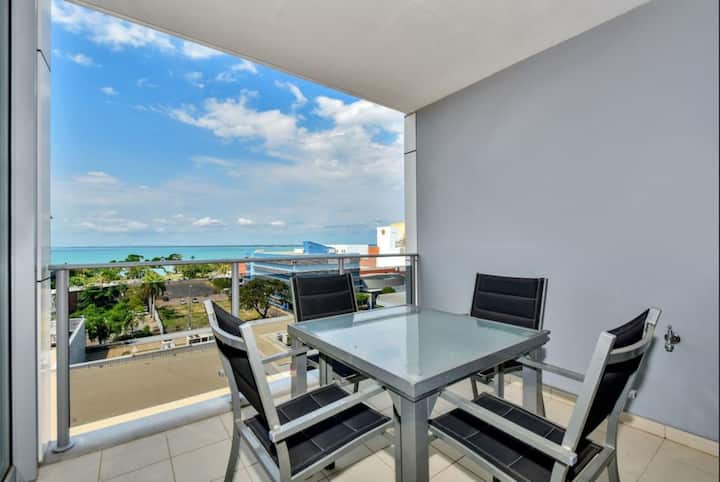 Walk Everywhere! Cbd 1 Bedroom With Ocean Aspect! - Darwin