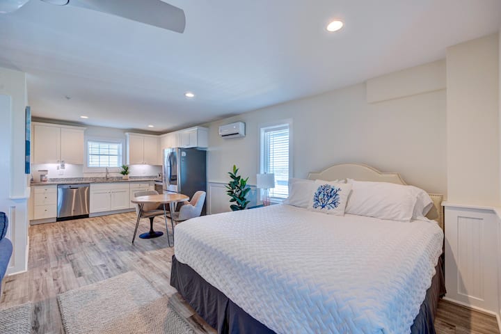 Saltwater Suites, 101 King Ada 1st Floor - Surf City, NC