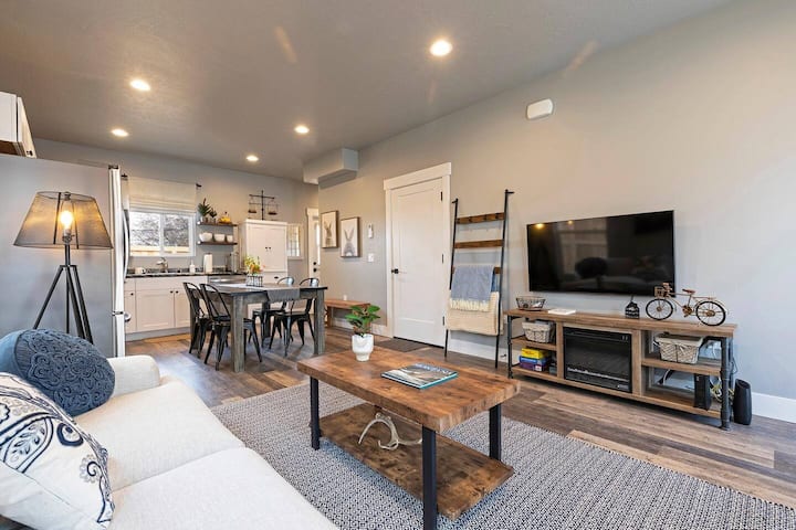 Centrally Located, Well Appointed Home Away From Home! - Missoula, MT
