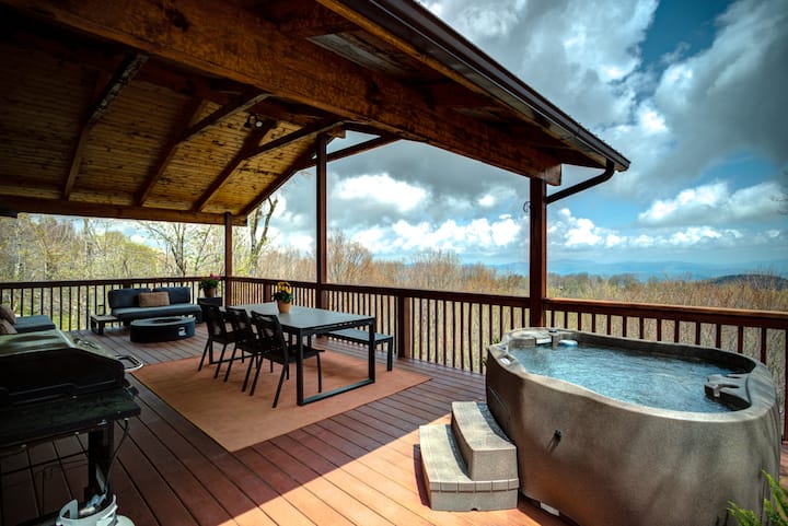 Hot Tub • Firepit • Views • Deck • Dog Friendly - Beech Mountain, NC
