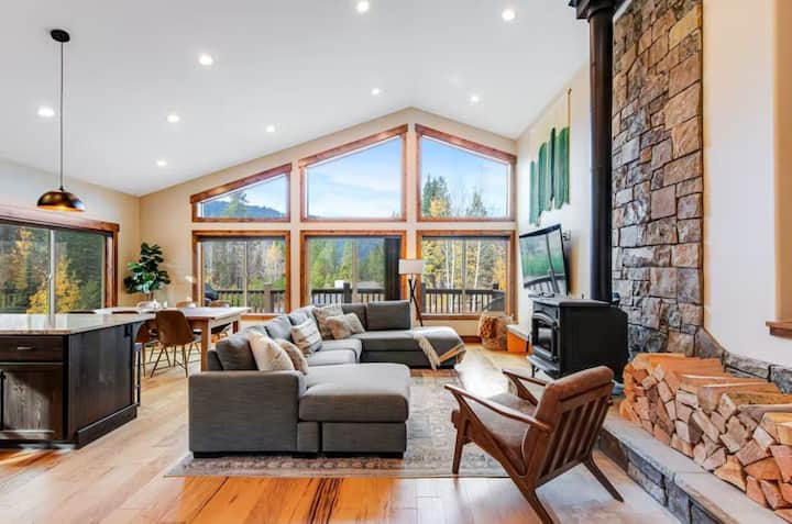 Family-friendly Cabin W/ Hot Tub - Donnelly, ID