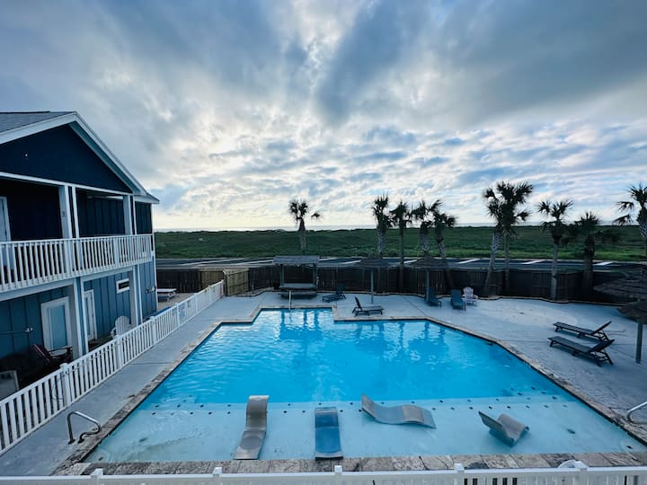 Condo Near The Beach W/pool And Ocean Views! - Corpus Christi, TX