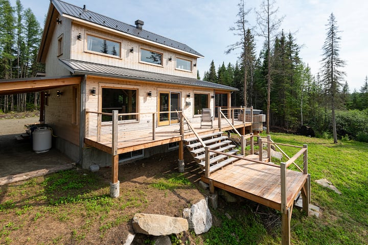 Chalet Dans Un Lieu Intime Face À Petite Rivière - La Malbaie