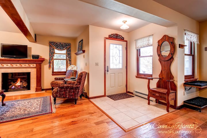 Wonderful, Charming Downtown Home - Walk Everywhere! Amazing Value. - Breckenridge, CO