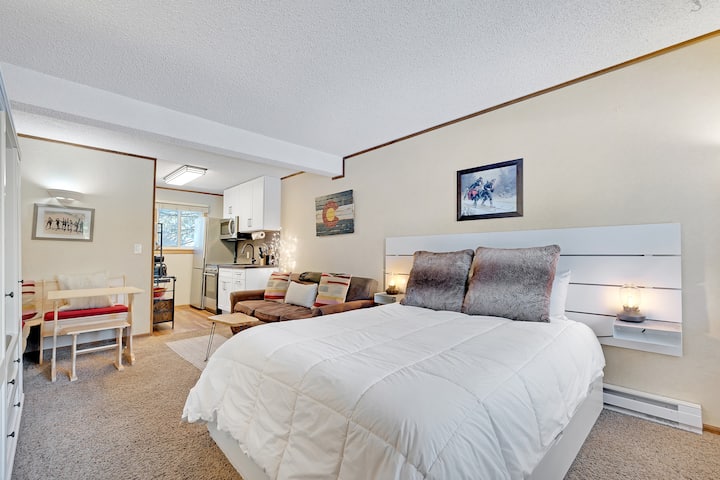 Cozy & Budget-friendly. Outstanding Location! Onsite Hot Tubs. Firepit | Pm3d - Breckenridge, CO