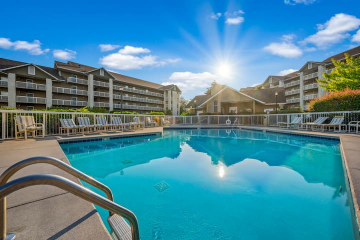 Easy Peasy Pf~no Stairs | Free Tix | Indoor Pool - Pigeon Forge, TN