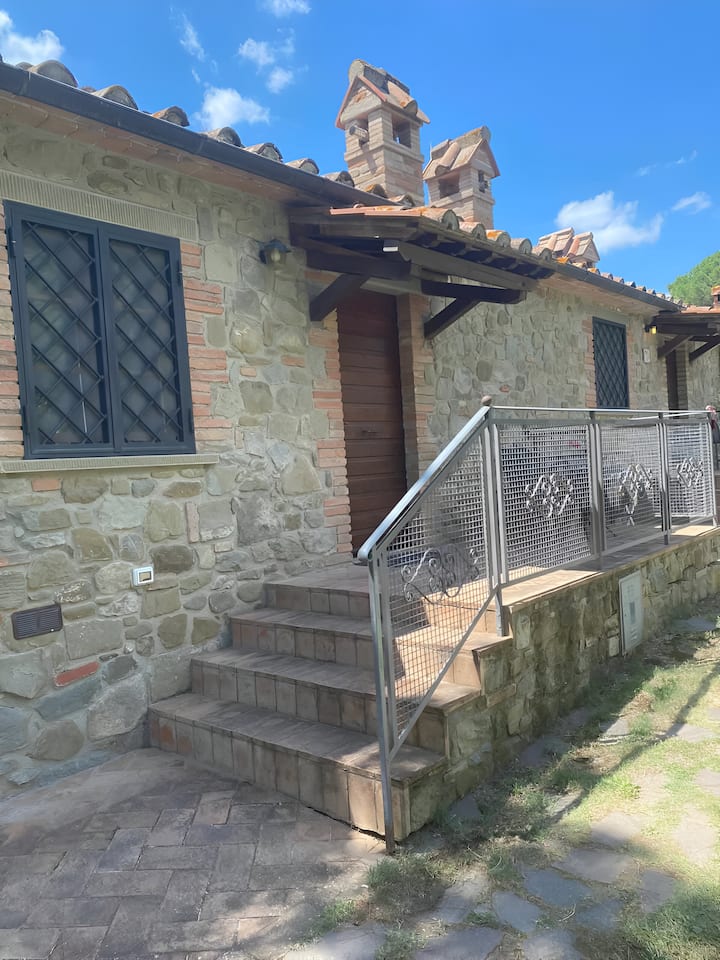 Between Lake Trasimeno And Cortona - Cortona