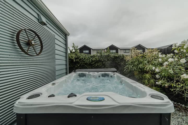 Peaceful City Cottage & Hot Tub - Christchurch