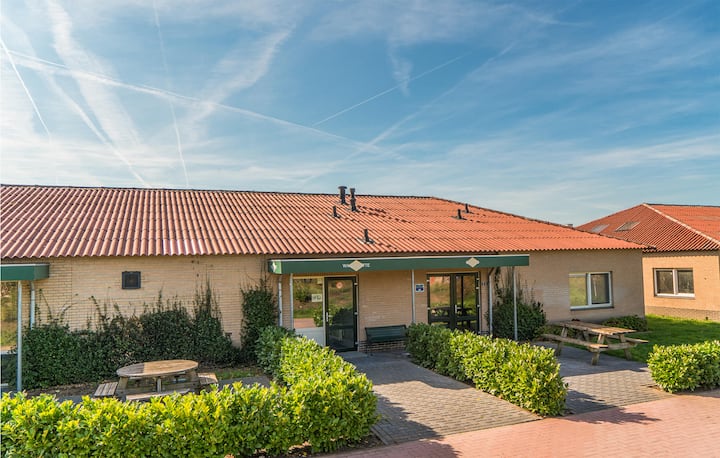 4 Bedroom Gorgeous Home In Den Ham - Ommen