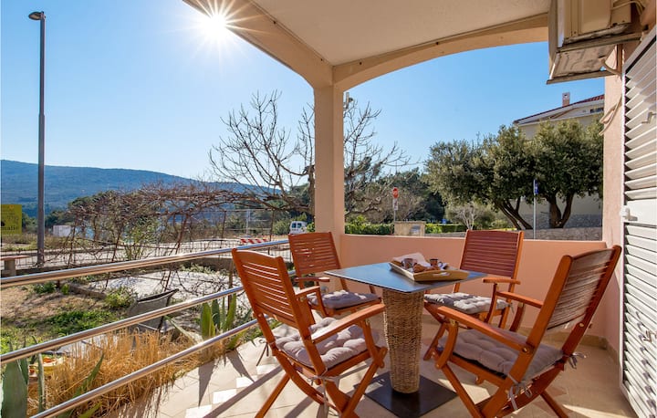 Gorgeous Apartment In Cres With Wifi - Cres