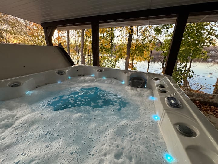 Riverside Getaway W/hottub | 3br - Bangor, ME