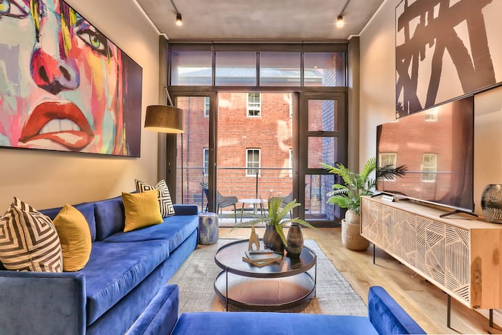 Big Volume Designer Pad & Access To Roof-top Pool - Camps Bay