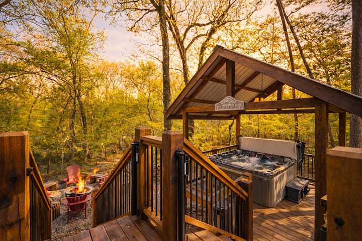 Seasonal Creek • Hot Tub • Playground • Game Loft - Broken Bow, OK