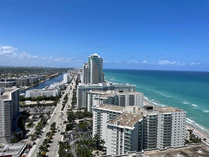 Luxury Apartment With Amazing Views By Rent4us - Aventura