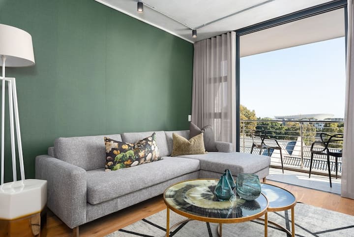 Tastefully Furnished Modern Pad & Roof Deck Pool - Camps Bay