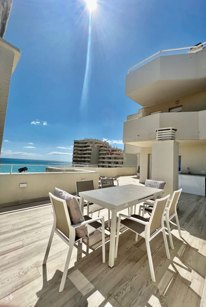 Deluxe Condo Vue Mer Grande Terrasse Benalbeach - ベナルマデナ