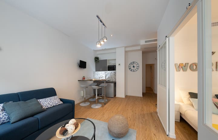 Appartement 2 Chambres Salon Situé Dans Paris 8éme - Paris