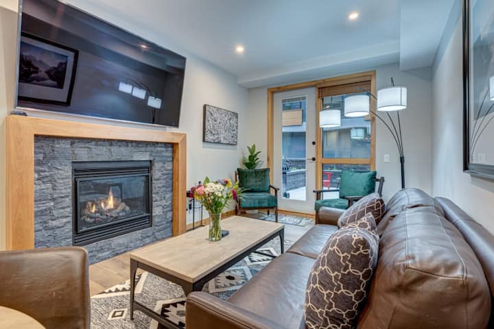 Courtyard Charm - 1 Br King/1 Bath Condo - Canmore