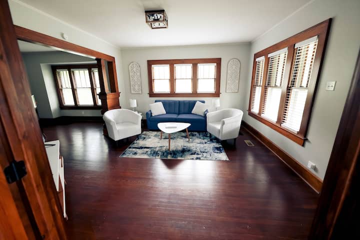 Charming 2br | King Bed • Firepit • 9 Min To Isu | - Terre Haute, IN