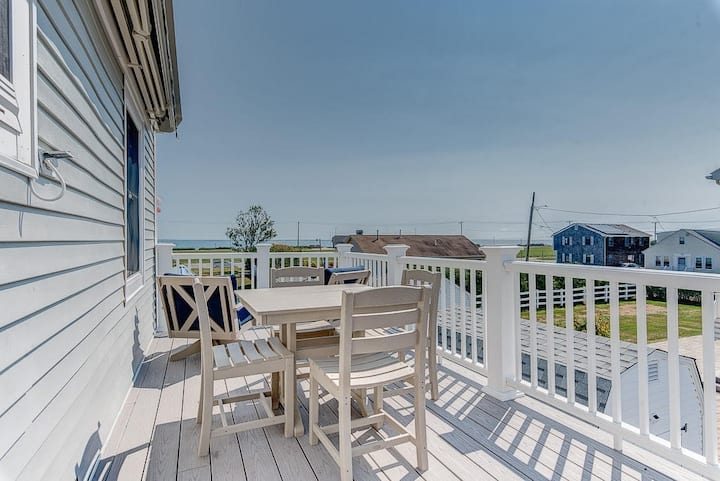 Breathtaking Views & Steps From Scarborough Beach - Narragansett, RI