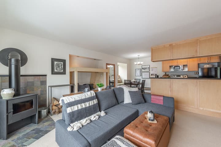 *New*palisades Tahoe Condo*under The Tram! - Five Lakes