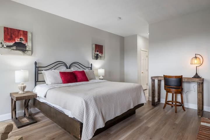 Bradford Speakeasy: Room #24 At The Bradford - Branson, MO