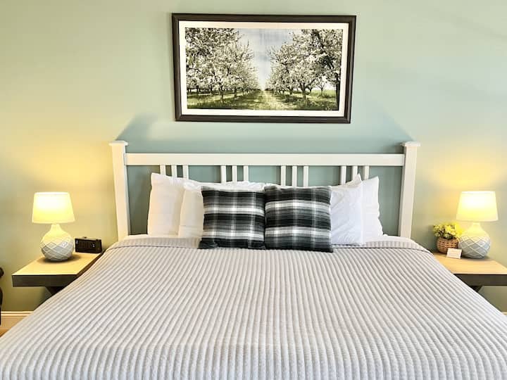 Bradford Pear Tree: Room #28 At The Bradford - Branson, MO