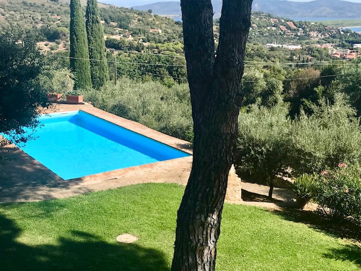 Une Villa à Porto Ercole : Piscine, Jardin Et Vue - Orbetello