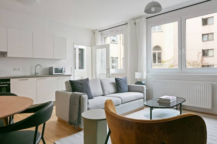 Airy Mariahilf 2br W/ Elevator, Near Mariahilfer Straße, By Blueground - Wien