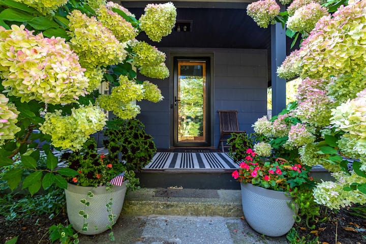 River Cottage: Riverfront Home, Walkable Community - Great Barrington, MA