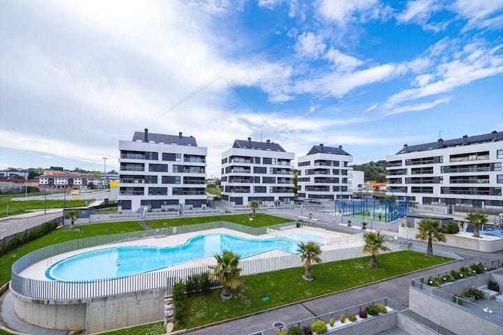 Miramar, En Urbanización Con Piscina - Avilés