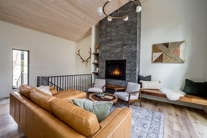 Cozy Luxury | Hot Tub + Fire Place + Fire Pit - Hocking Hills State Park, OH