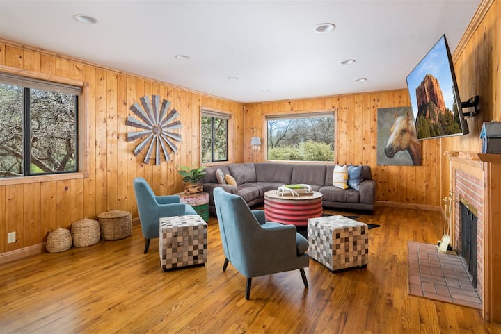 Cozy Oak Creek Cabin - Pet Friendly W/ Huge Lot - Sedona, AZ