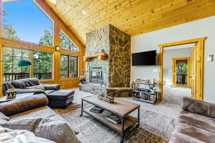 Rustic 3br Black Hills | Hot Tub | Fireplace - Deadwood, SD