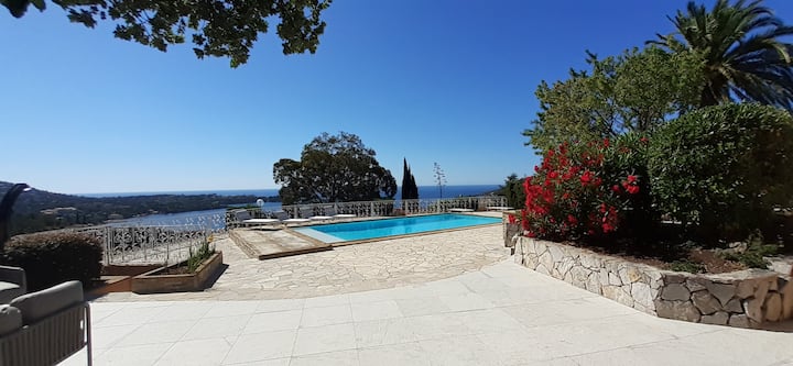 Villa 4 Chambres Vue Mer Et Piscine Dans Résidence Au Calme Sur Les Hauteur - Agay