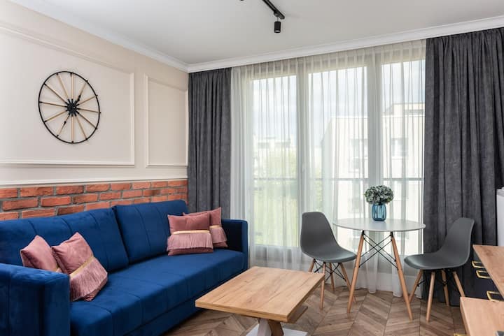 Luxury Apartment - Garage Parking Spot Included - John Paul II Kraków-Balice Airport (KRK)