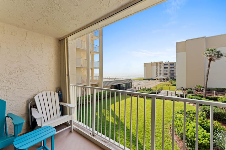 Castle Reef 205 Beautiful, Bright Ocean Views! - New Smyrna Beach, FL