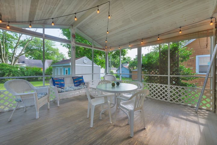 Cute Cottage Located 3 Blocks From Lake Michigan! - North Beach, MI