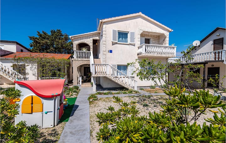 Amazing Apartment In Vir With Wifi - Vir