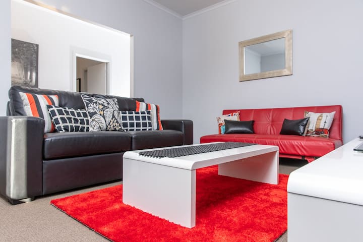 Riverview- Modern 3 Bedroom Sleeps 2-8 - Gawler