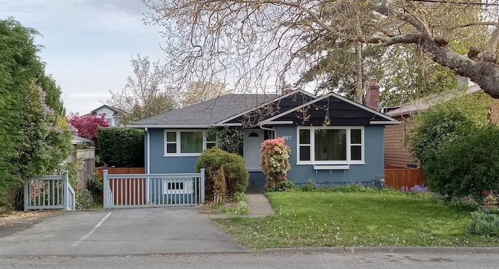 #123 Forrester St - 2 Bedroom Ground Level Suite - カナダ ビクトリア