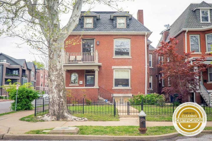 Maryland Manor - 4bed/4bath/cwe/sleeps 16 - 세인트루이스