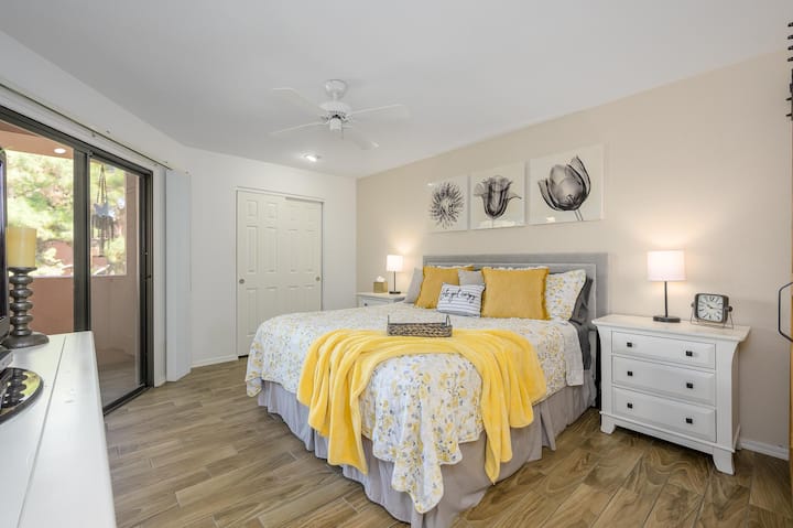Casa Amarillo-top Floor Updated Unit - Phoenix, AZ