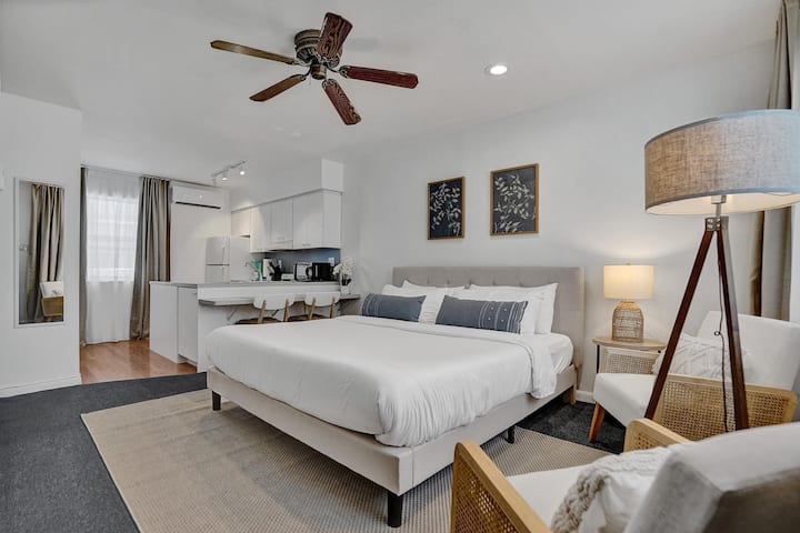 Oceanfront Residence - Hollywood Boardwalk - Dania Beach, FL