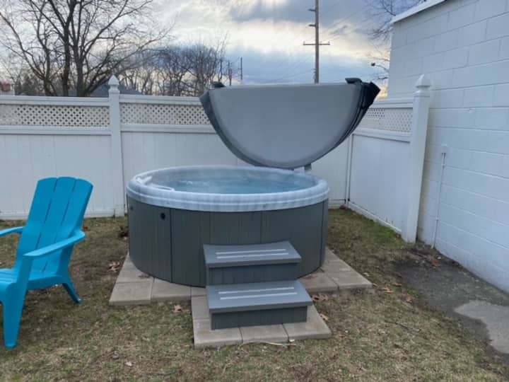 Duplex | Firepit | Game Room | Hot Tub-all Year - Michigan Township